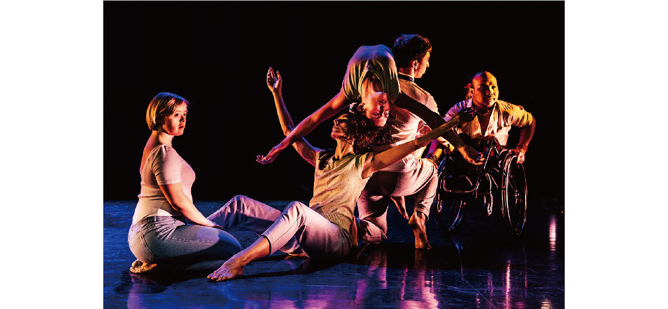 Stopgap Dance Company “The Enormous Room” | 北九州芸術劇場